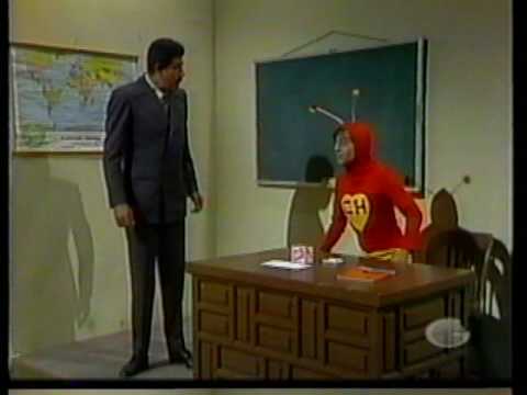 El chapulin colorado con El chavo en la escuela.