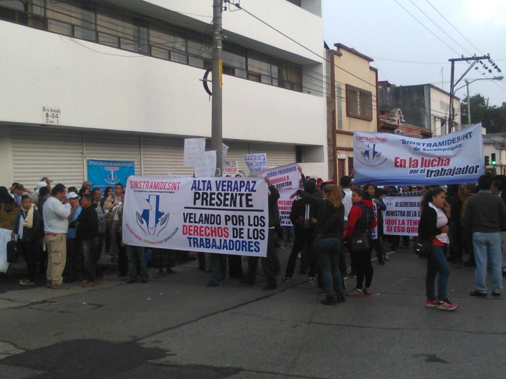 Manifestantes realizan bloqueos en 3a avenida, zona 1