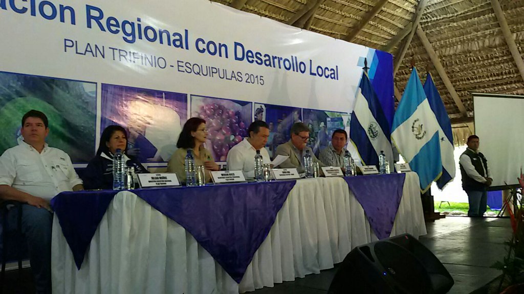 Vicepresidente se reúne con representantes del Plan Trifinio