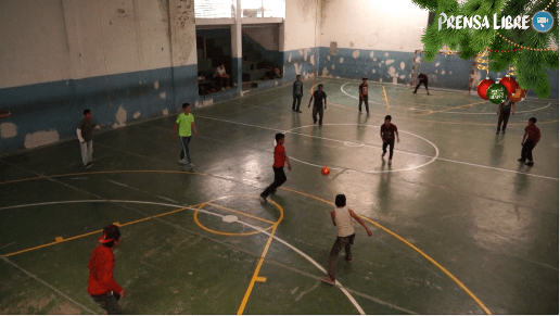 Día 7 | Juegan al futbol