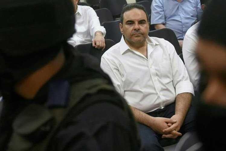 Fiscalía salvadoreña allana casa de expresidente Saca