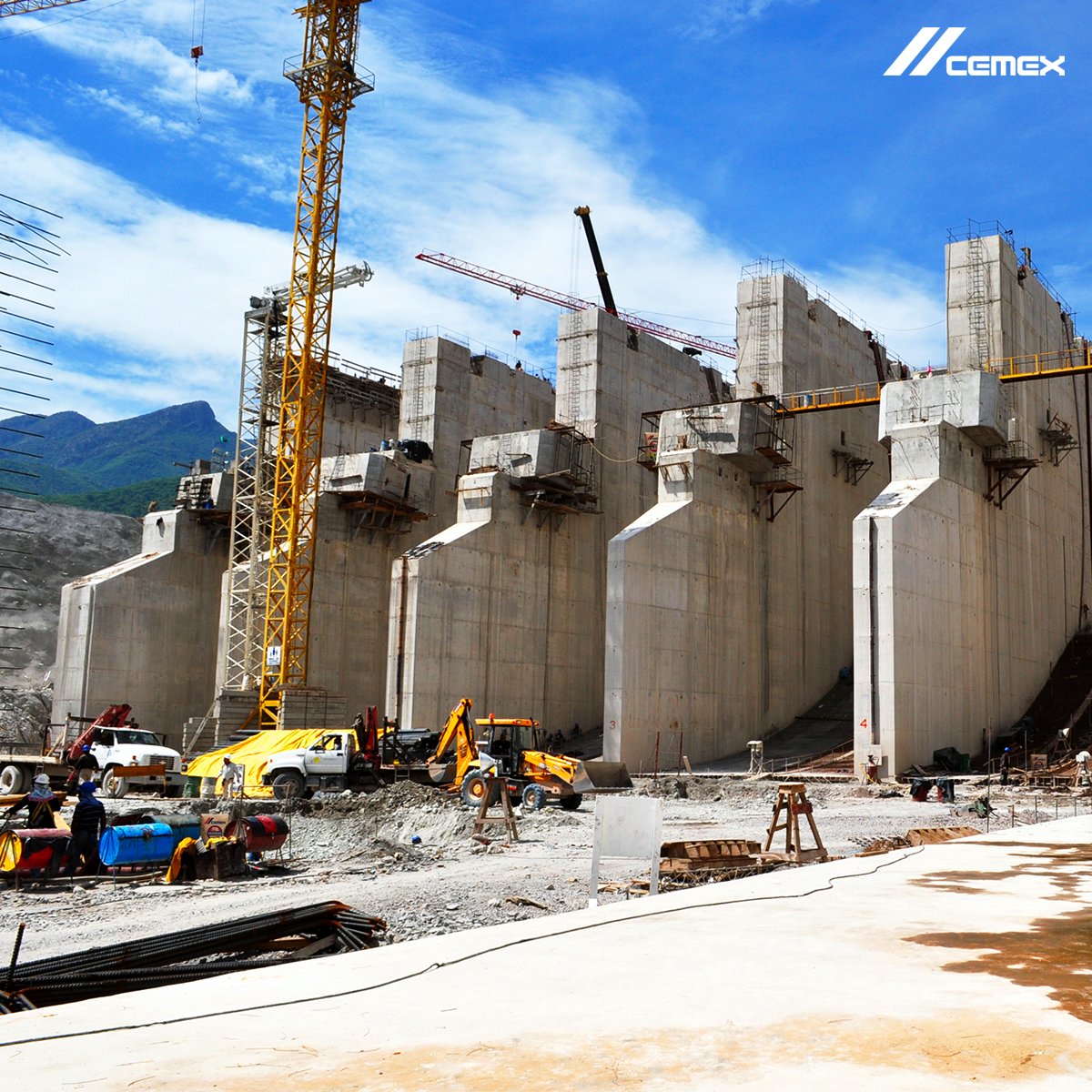 Cementera mexicana Cemex dispuesta a abastecer material para muro de Trump
