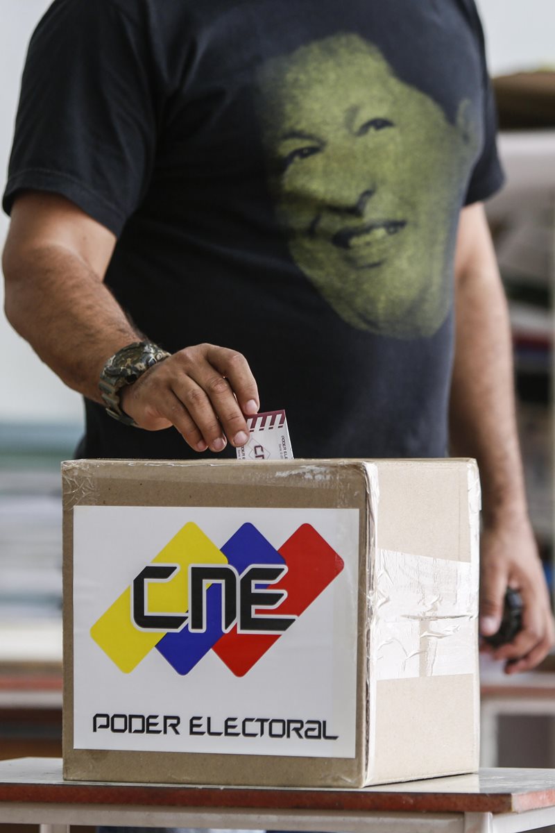 Poder electoral venezolano amplía por una hora votación de Constituyente