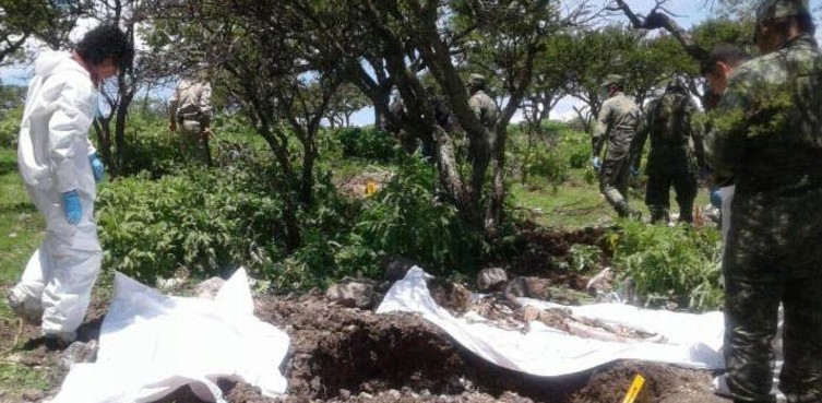 Hallan 14 cadáveres en fosa clandestina en el norte de México