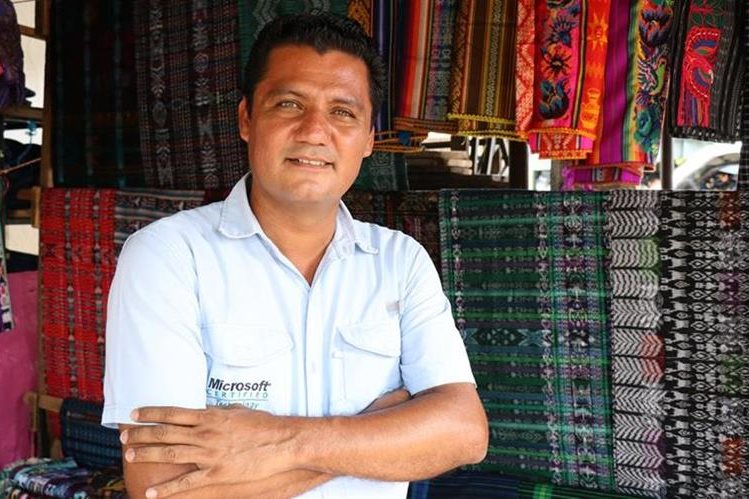 Maestro de Samayac obtiene premio de Microsoft