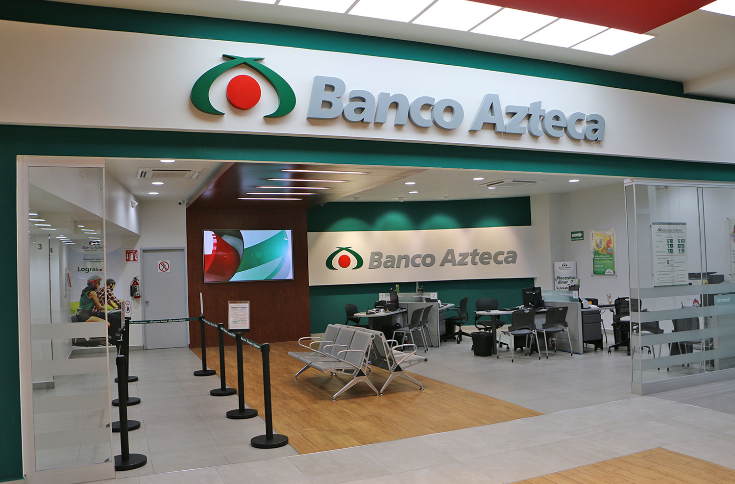 Banco Azteca celebra 15 años en Guatemala
