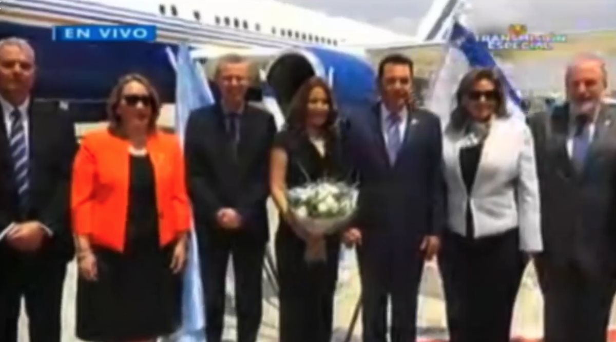Presidente Jimmy Morales se toma la foto oficial