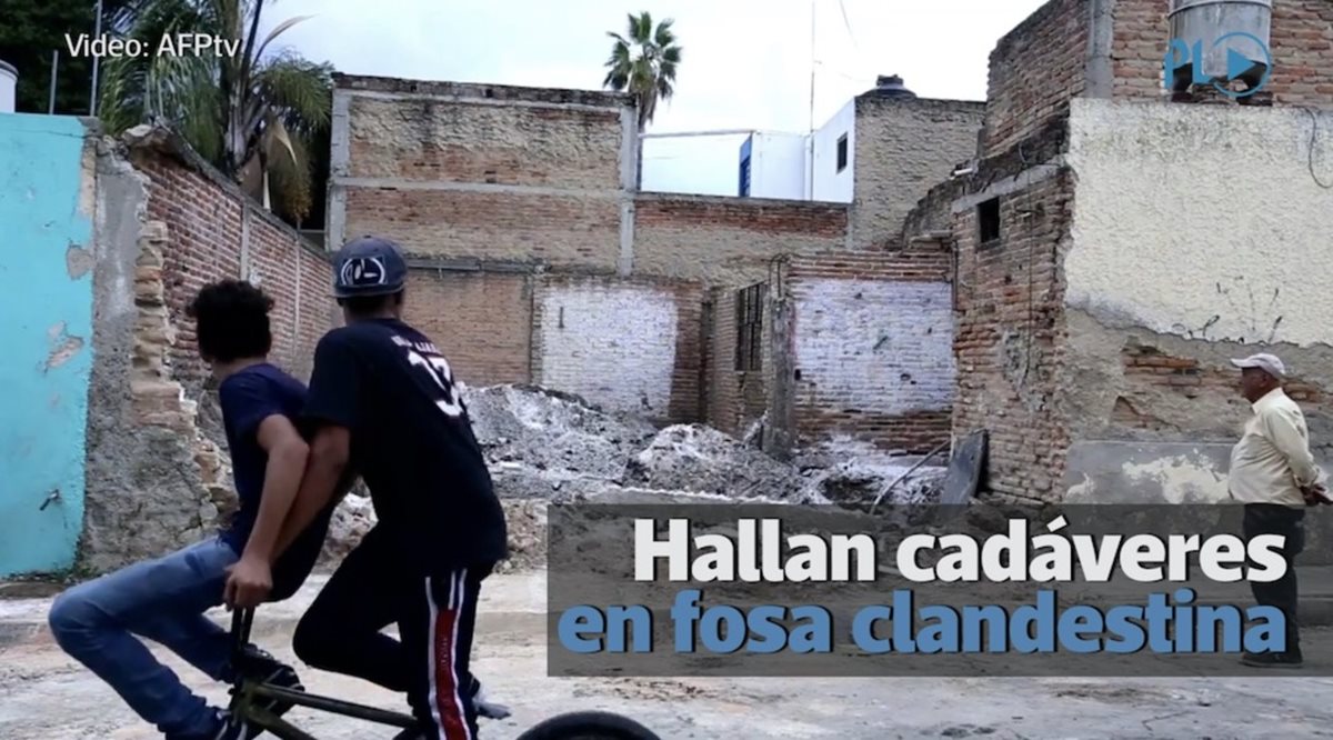 Hallan 10 cadáveres en fosa clandestina en Guadalajara