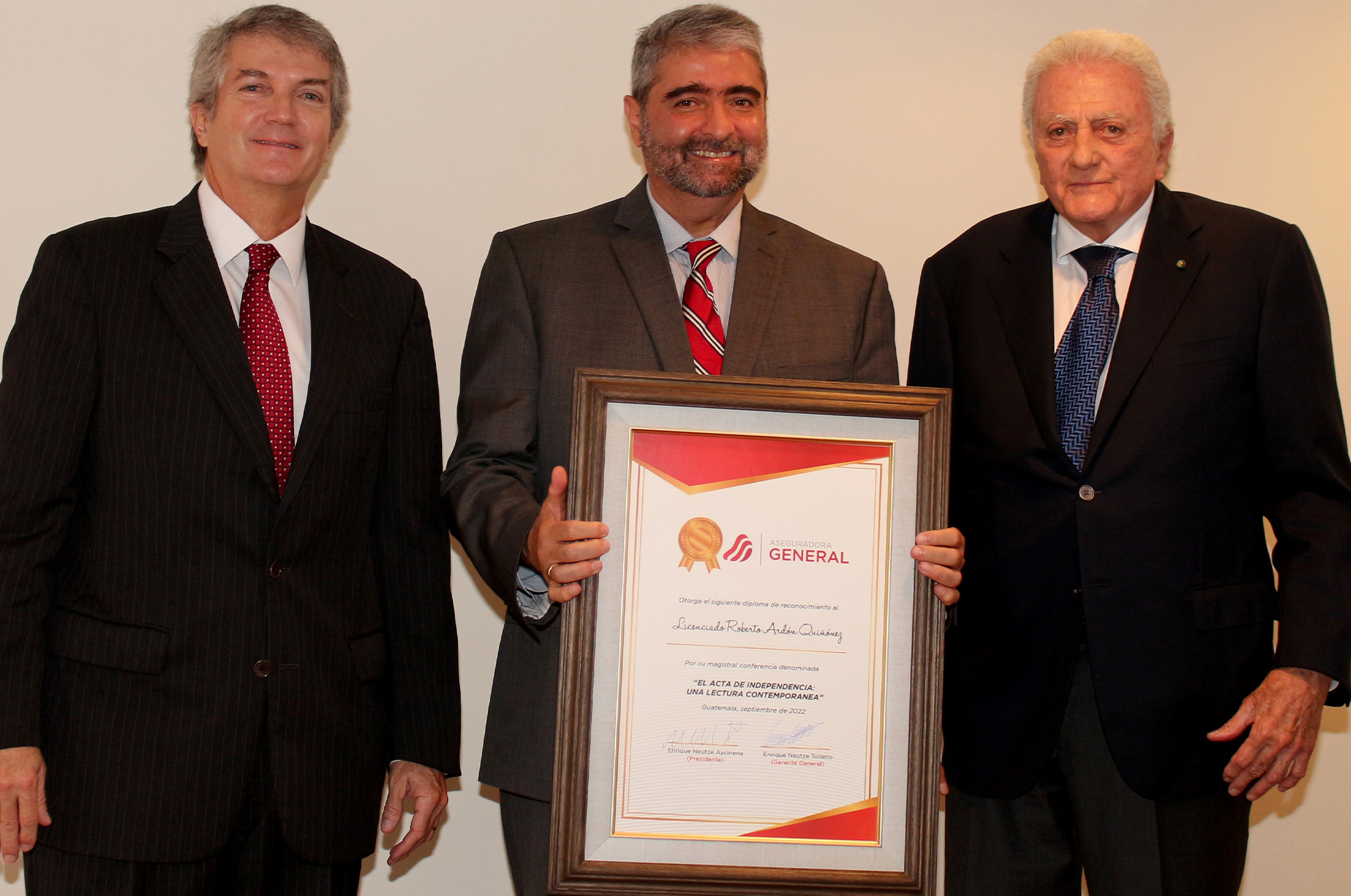 Aseguradora General celebra los 201 años de independencia