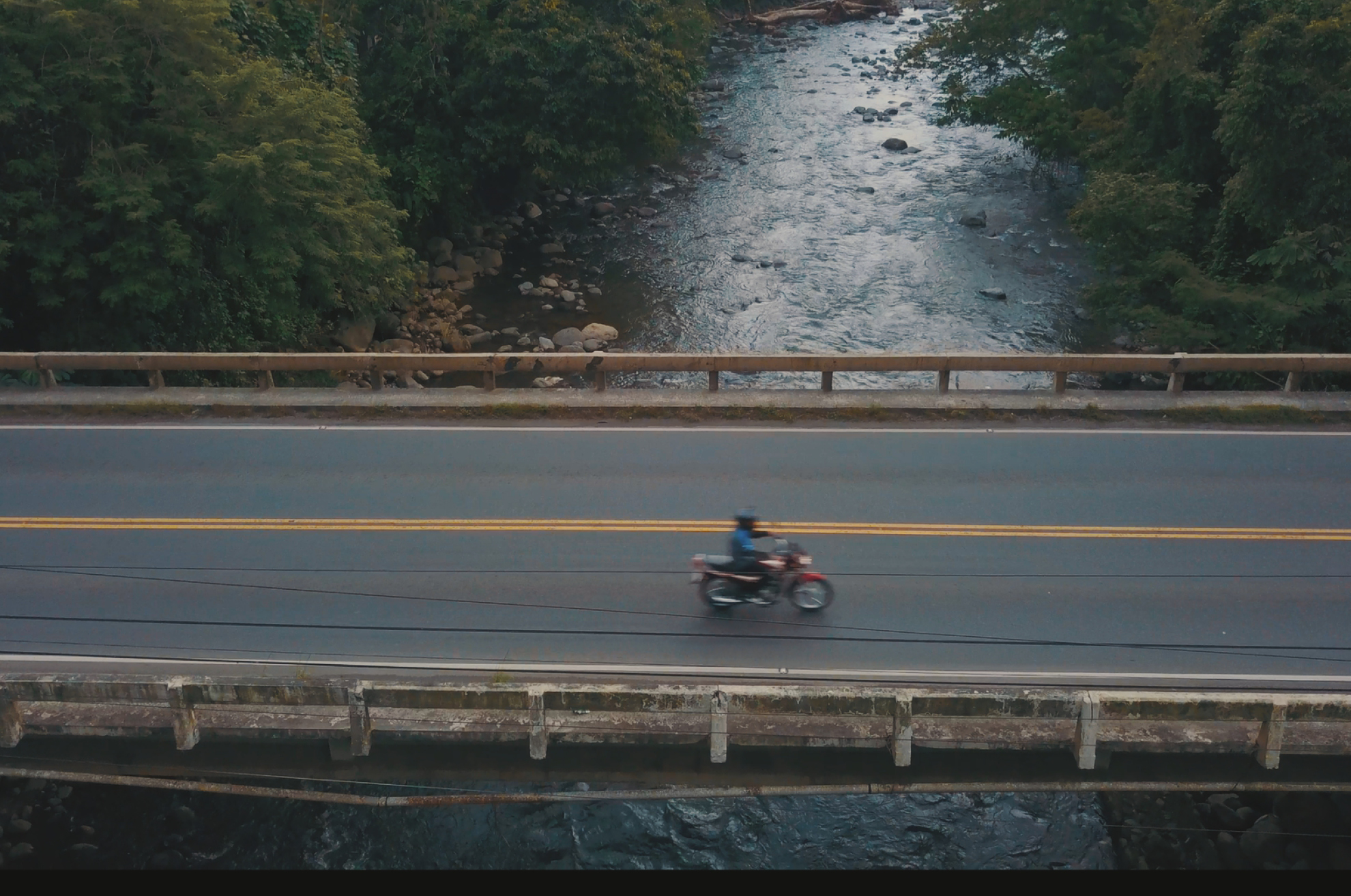Motocicleta CT100 te lleva de Guate a México con un galón