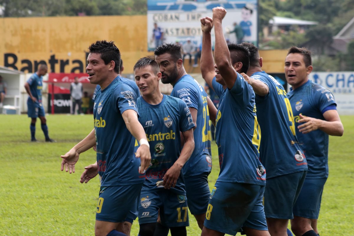 Robin Betancourth se gana el cariño de la afición de Cobán Imperial