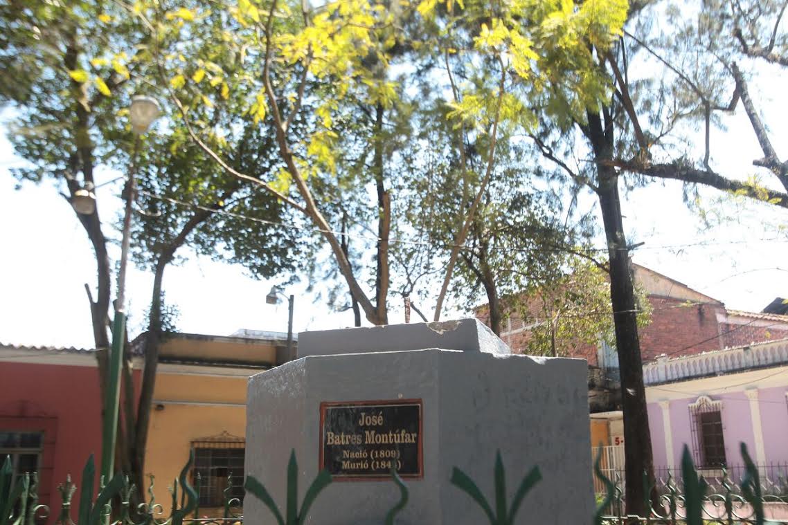 Busto de José Batres Montúfar desaparece de parque en zona 1 – Prensa Libre
