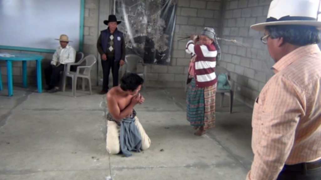 Joven recibe 20 azotes por agresión a madre y abuela – Prensa Libre