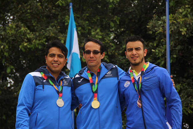 Octavio Sandoval domina el rifle 3 posiciones en el Festival Deportivo