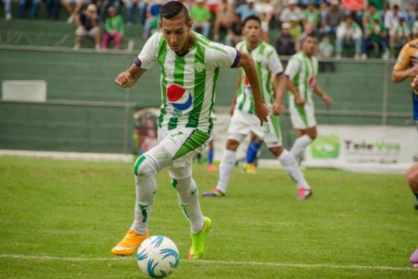 Jonathan López se viste de chivo