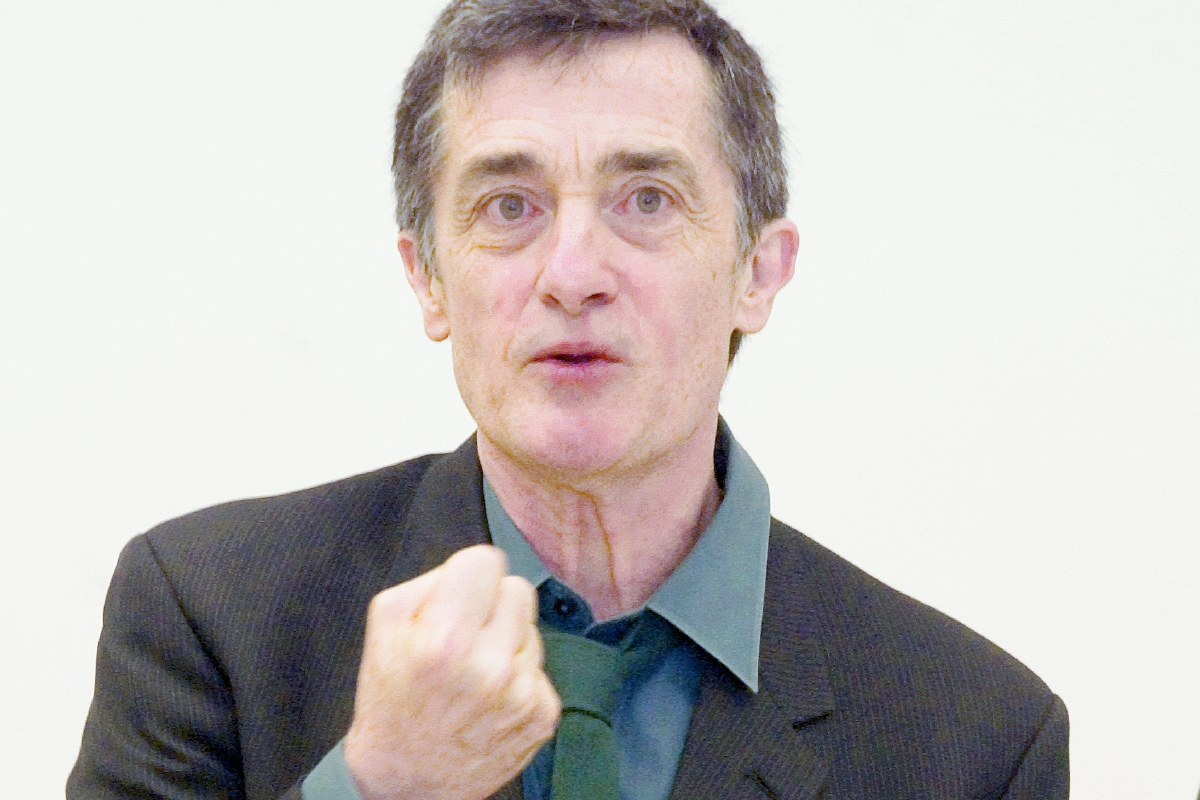 Muere Roger Rees, actor de la serie Cheers