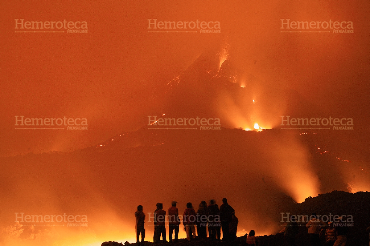 2010: fuerte erupción del Pacaya provoca caos y lluvia de arena