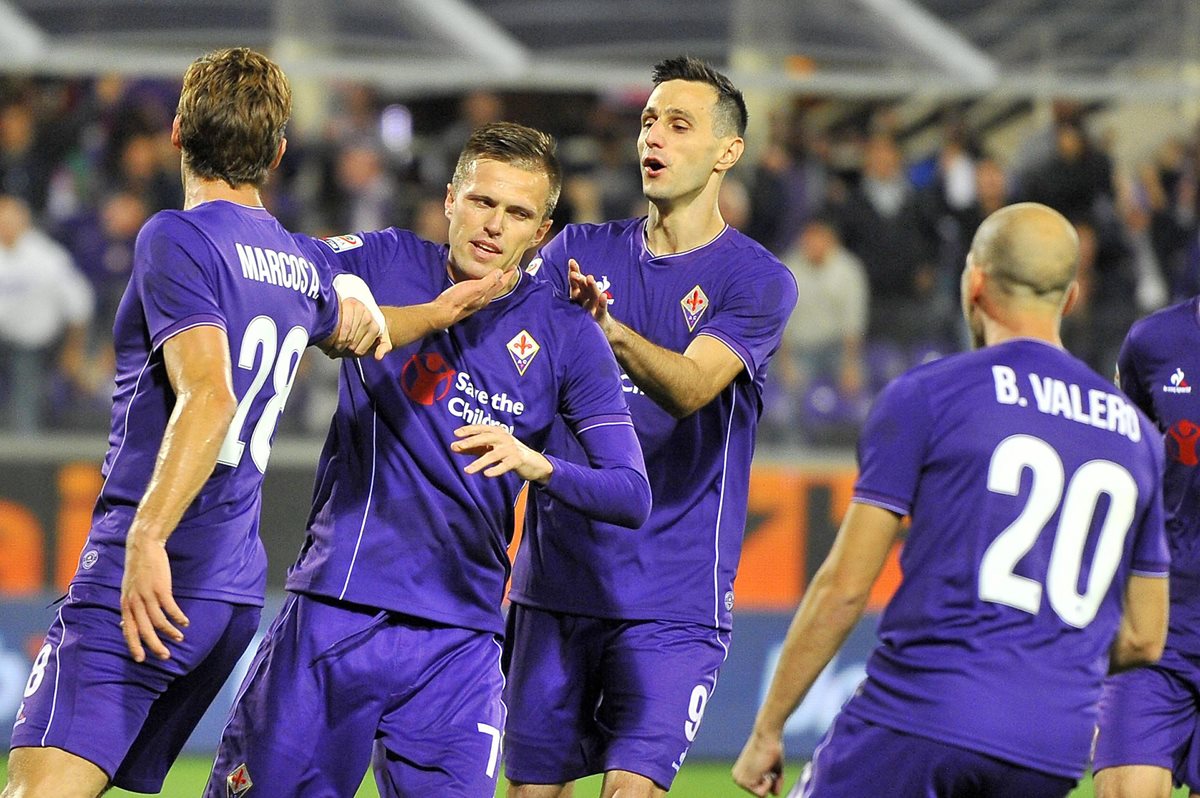 Fiorentina golea y se afianza en el liderato de la Serie A