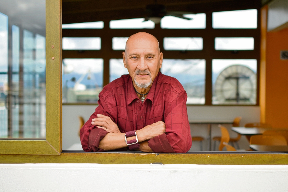 Así canta un pájaro que sobrevive al tiempo