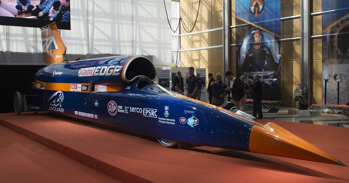 Presentan en Londres un auto-cohete que alcanza los 1 mil 600 km/h