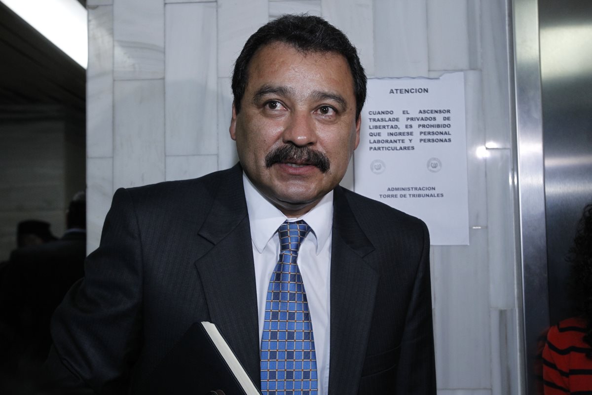 Abogado del Presidente también defendió a Eco