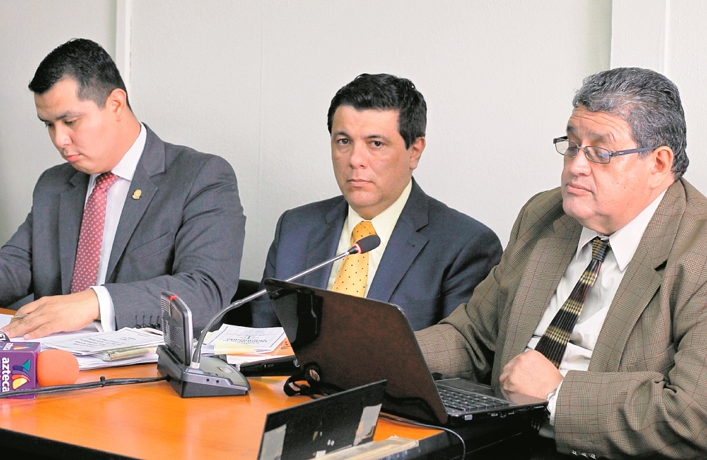 Exmagistrado Érick Santiago de León enfrentará juicio