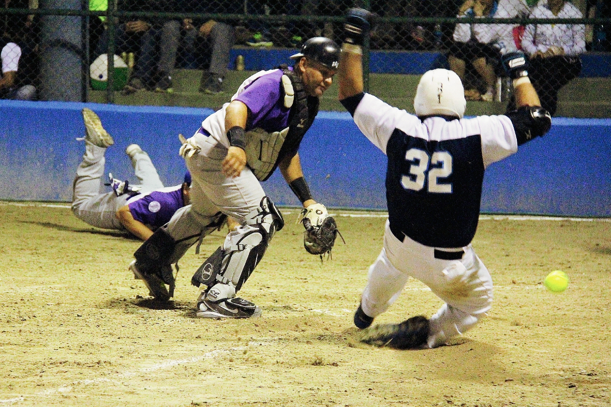 Scott y Lanquetin en intensa pelea por el Campeonato Nacional de Softbol