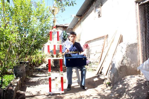 William Julajú rompe el modelo