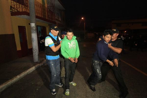 Juzgado deja en la cárcel a implicado en muerte de estudiantes