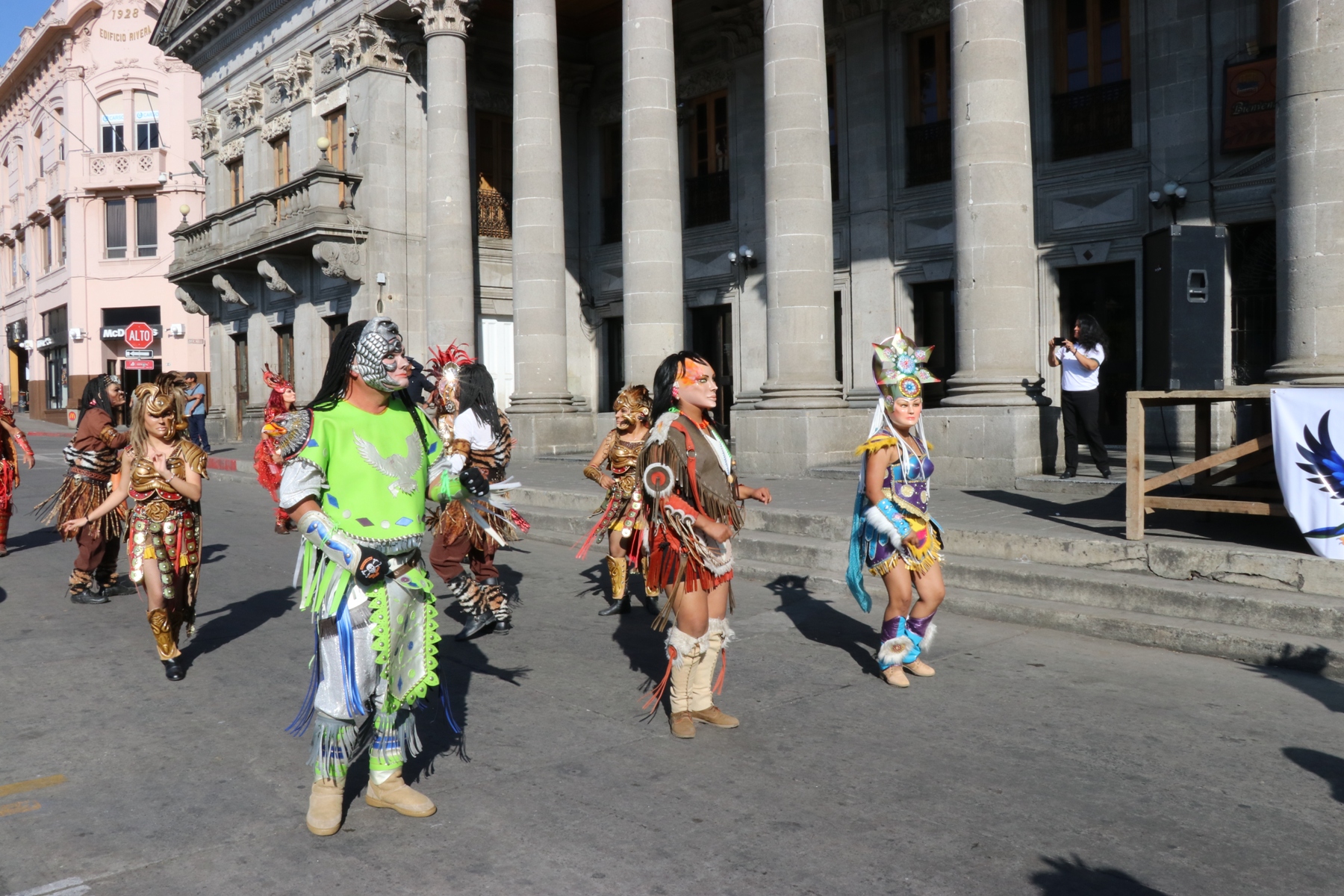 Exalumnos de la Encod celebran con caminata y convite
