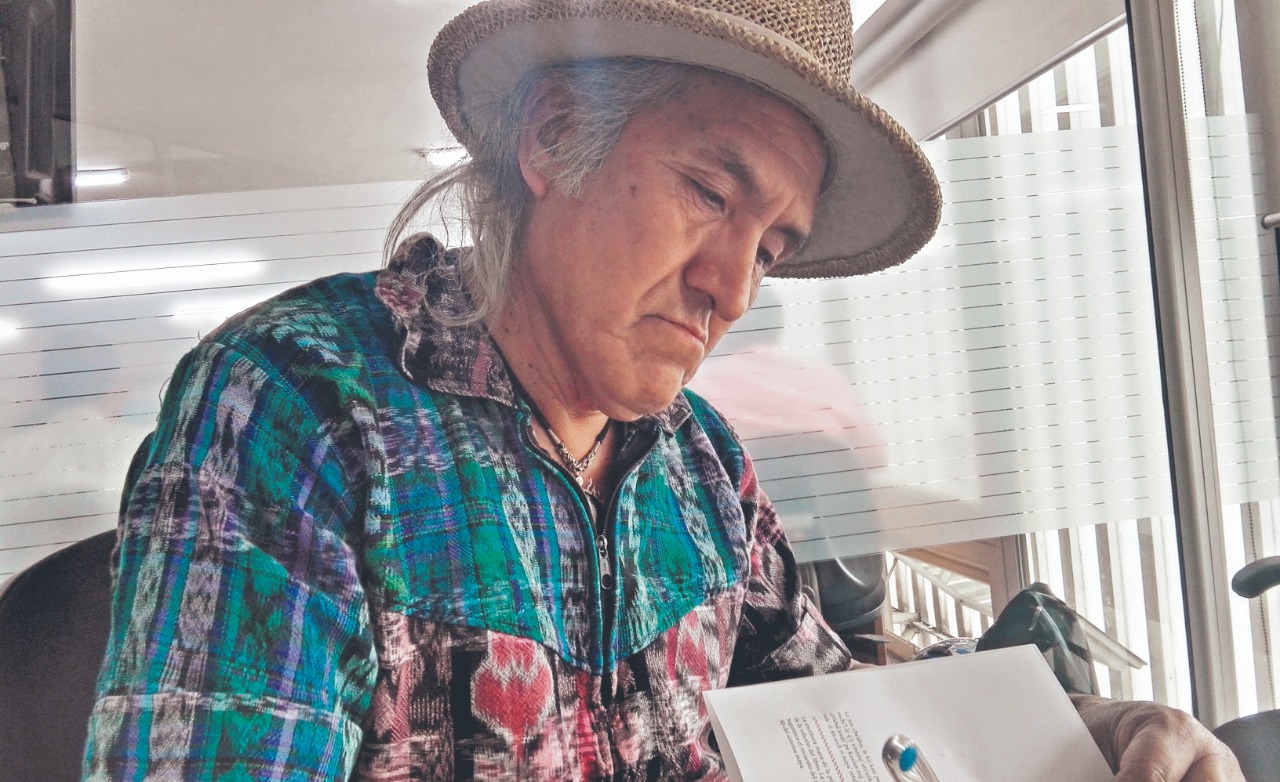 Fallece el poeta k’iché Humberto Akabal – Prensa Libre