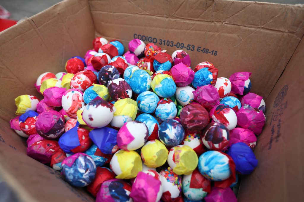 Fotogalería: Sonrisas y cascarones en Carnaval – Prensa Libre