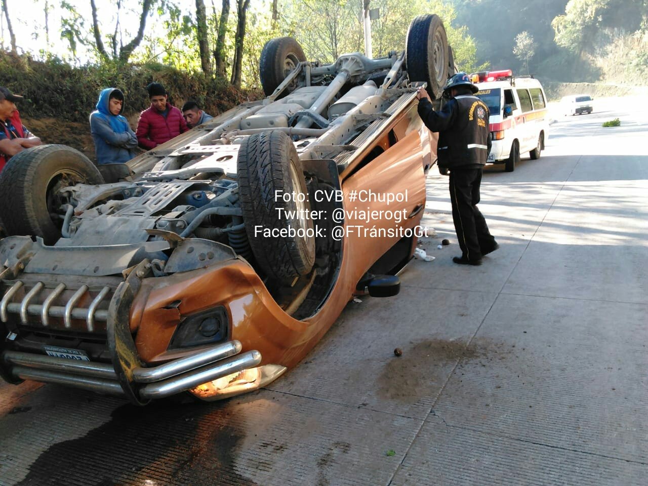 Picop vuelca en la ruta Interamericana