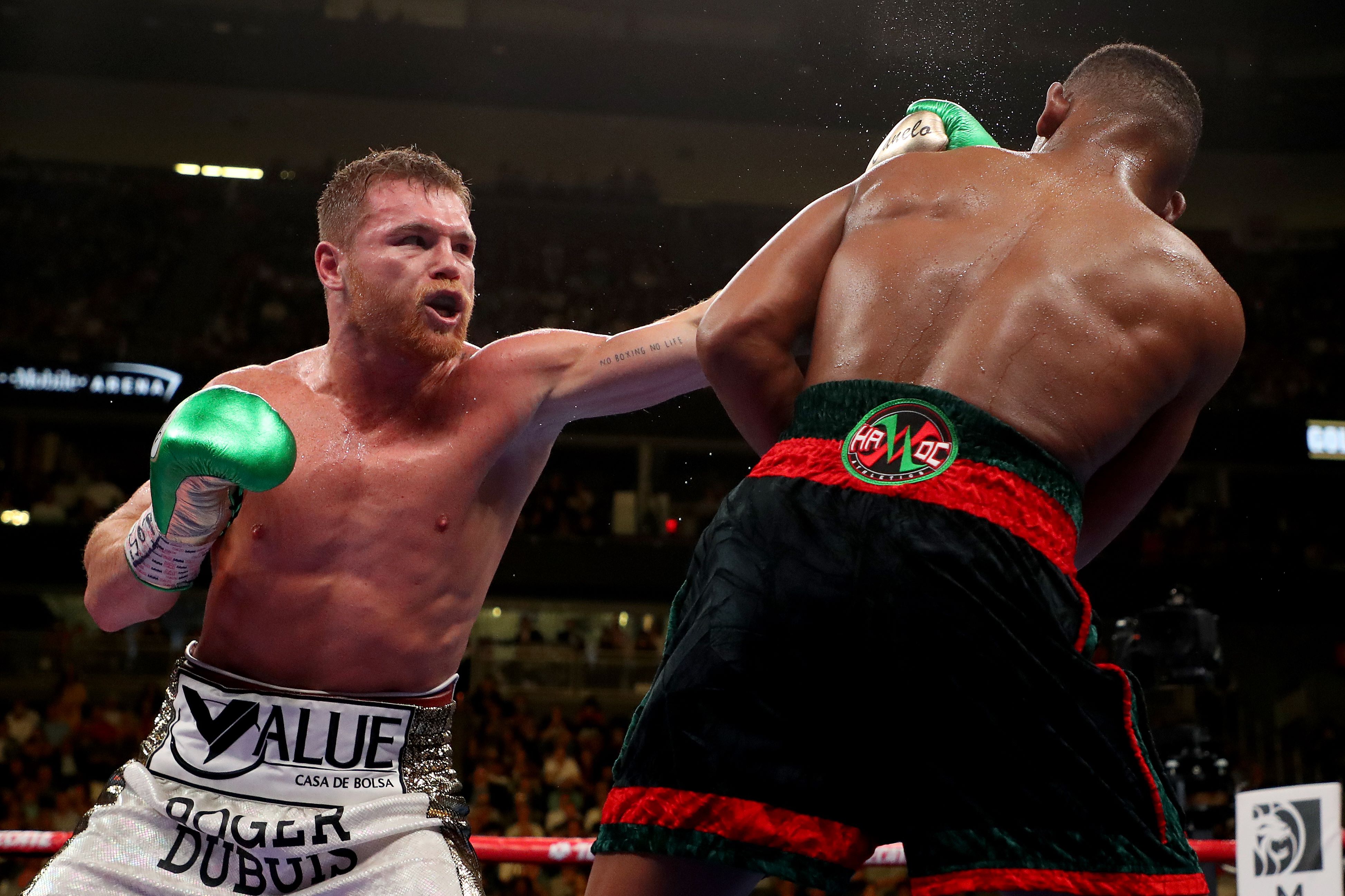 Canelo vence a Daniel Jacobs