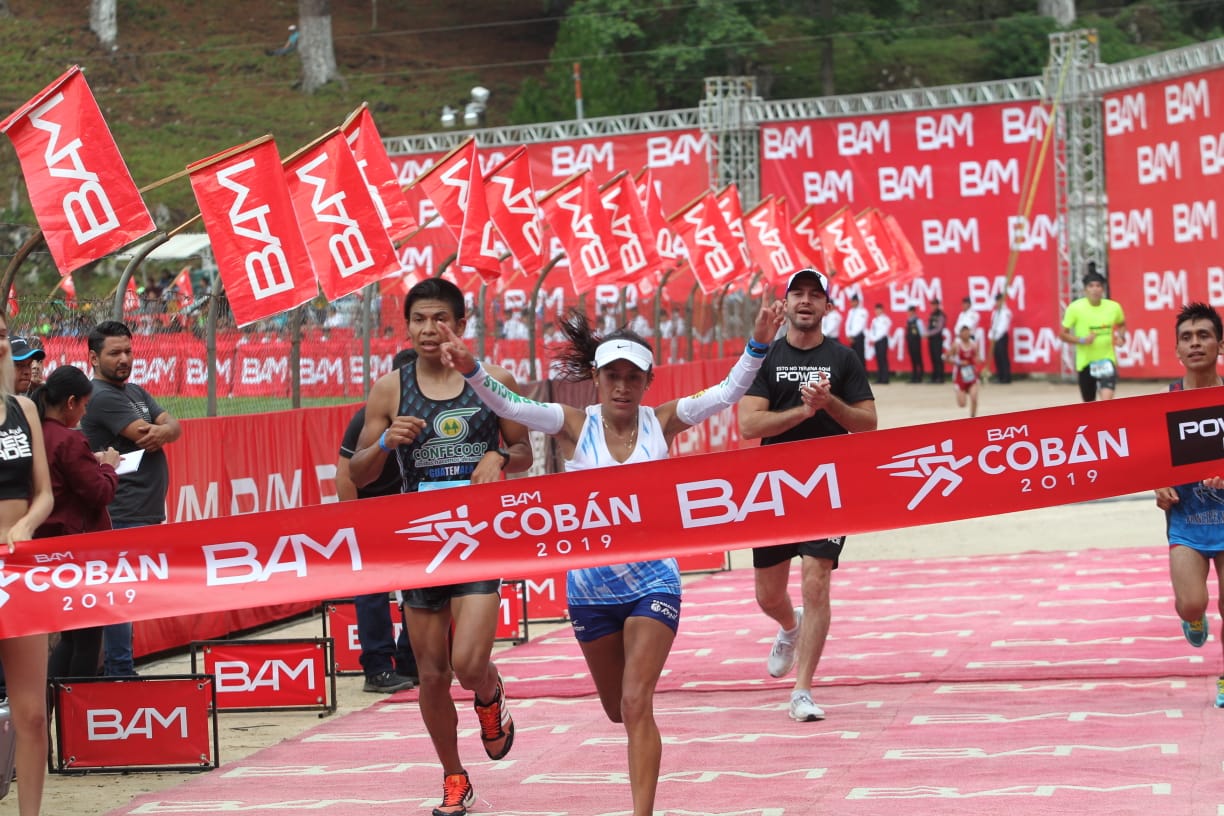 Con un impresionante paso el keniata Daniel Muteti gana el Medio ...