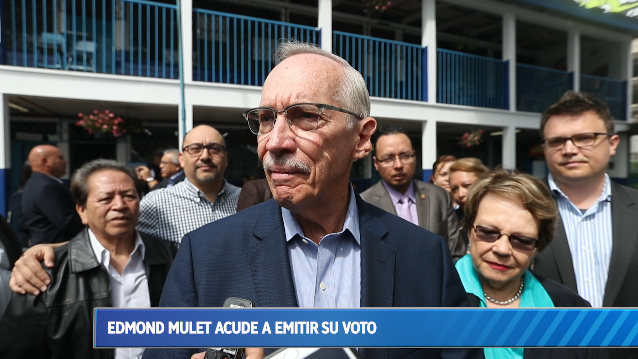 Edmond Mulet se presenta a ejercer su voto