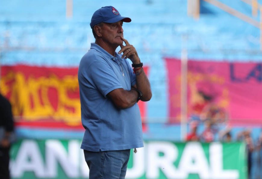 Horacio Cordero fuera de Municipal después de eliminación de la Copa ...