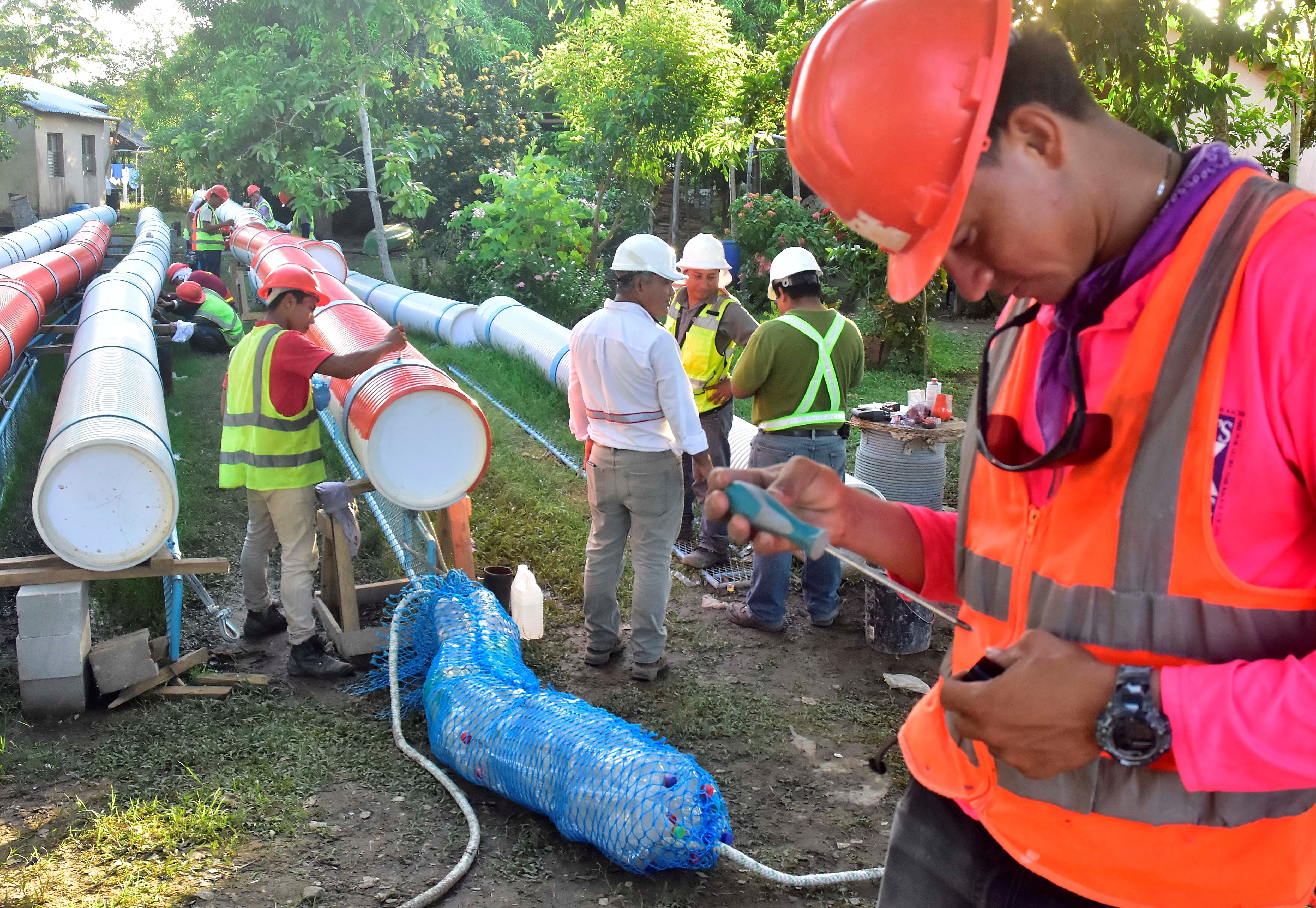 Colapso de biobarda en río Motagua agrava acumulación de basura en playas