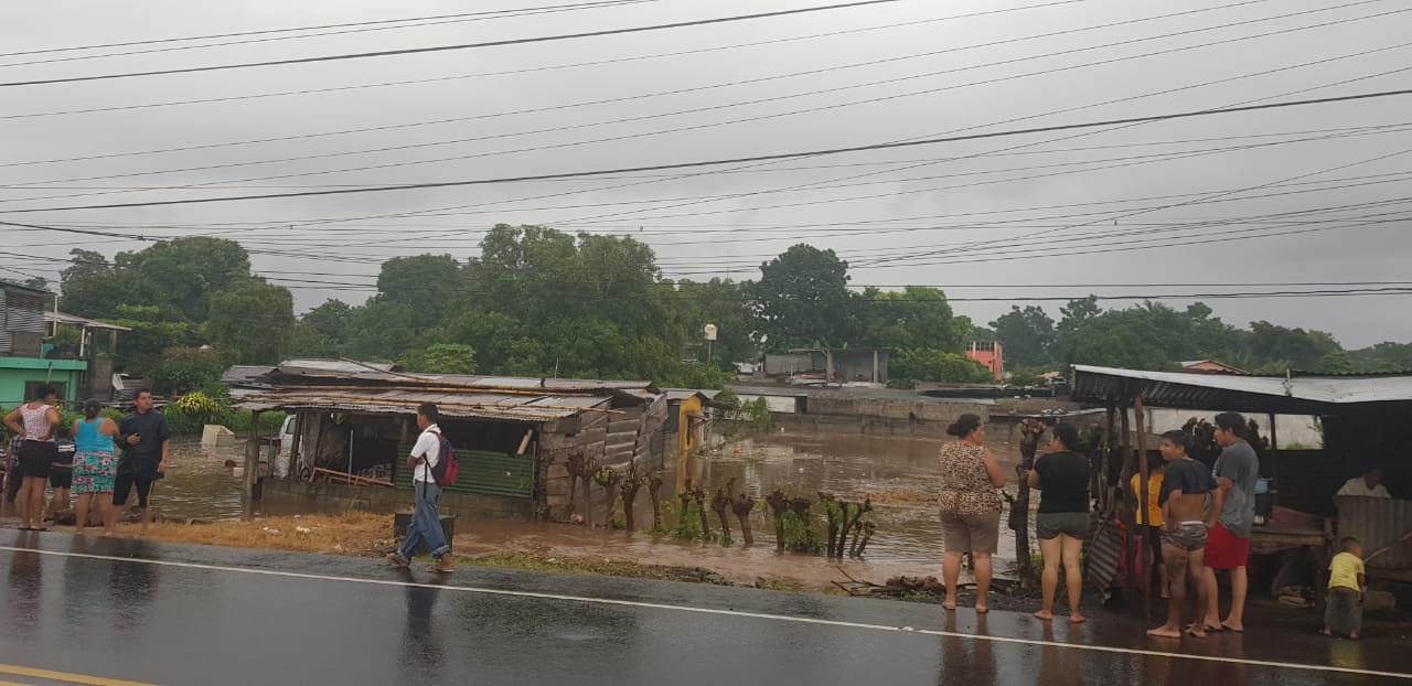 Conred reporta inundación en aldea Las Palmas, Coatepeque