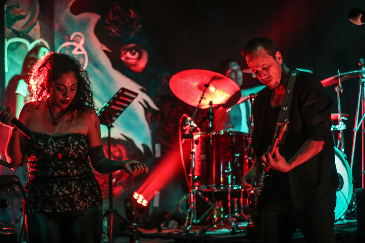 Lambour se aferra a su estilo y promociona "Casimirograma", su nueva ...