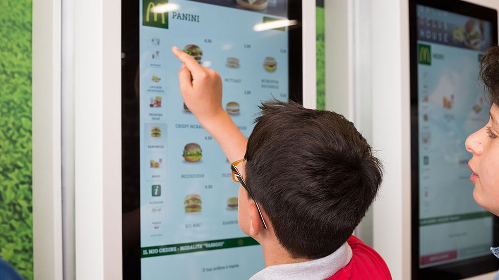 ¿Cómo funcionan las pantallas táctiles?