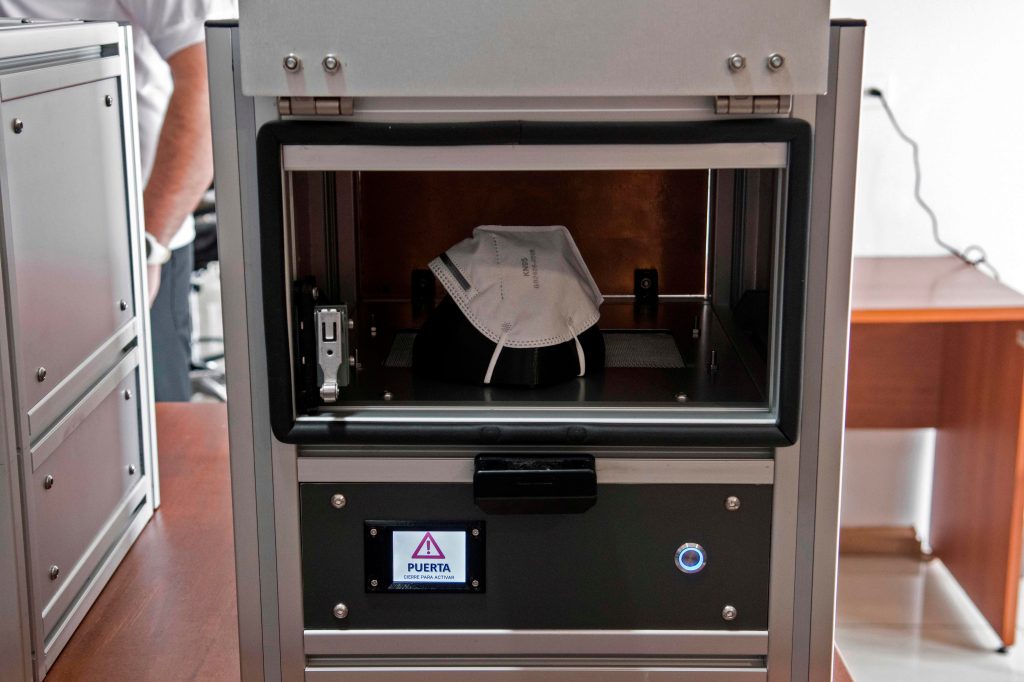 Cómo funciona la cámara de desinfección de mascarillas que ...