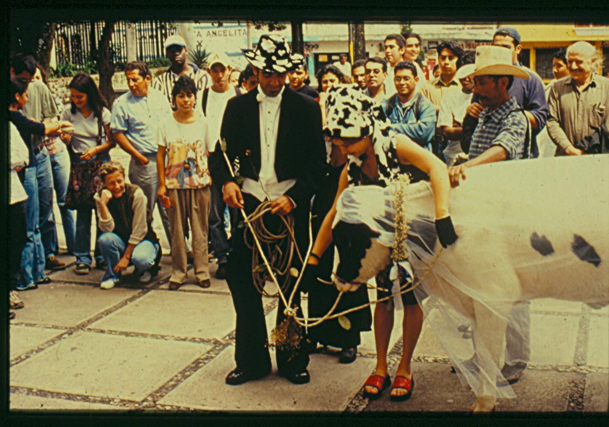 Azul 2020: Una conmemoración del Festival Octubre Azul y la toma del ...