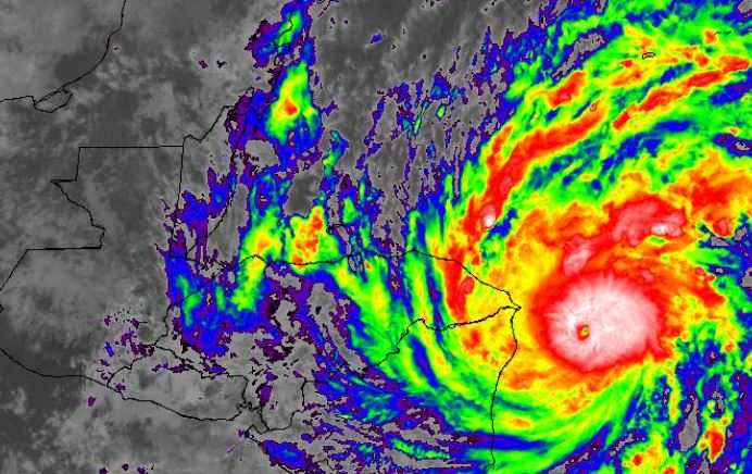 Conred mantiene monitoreo del huracán Eta