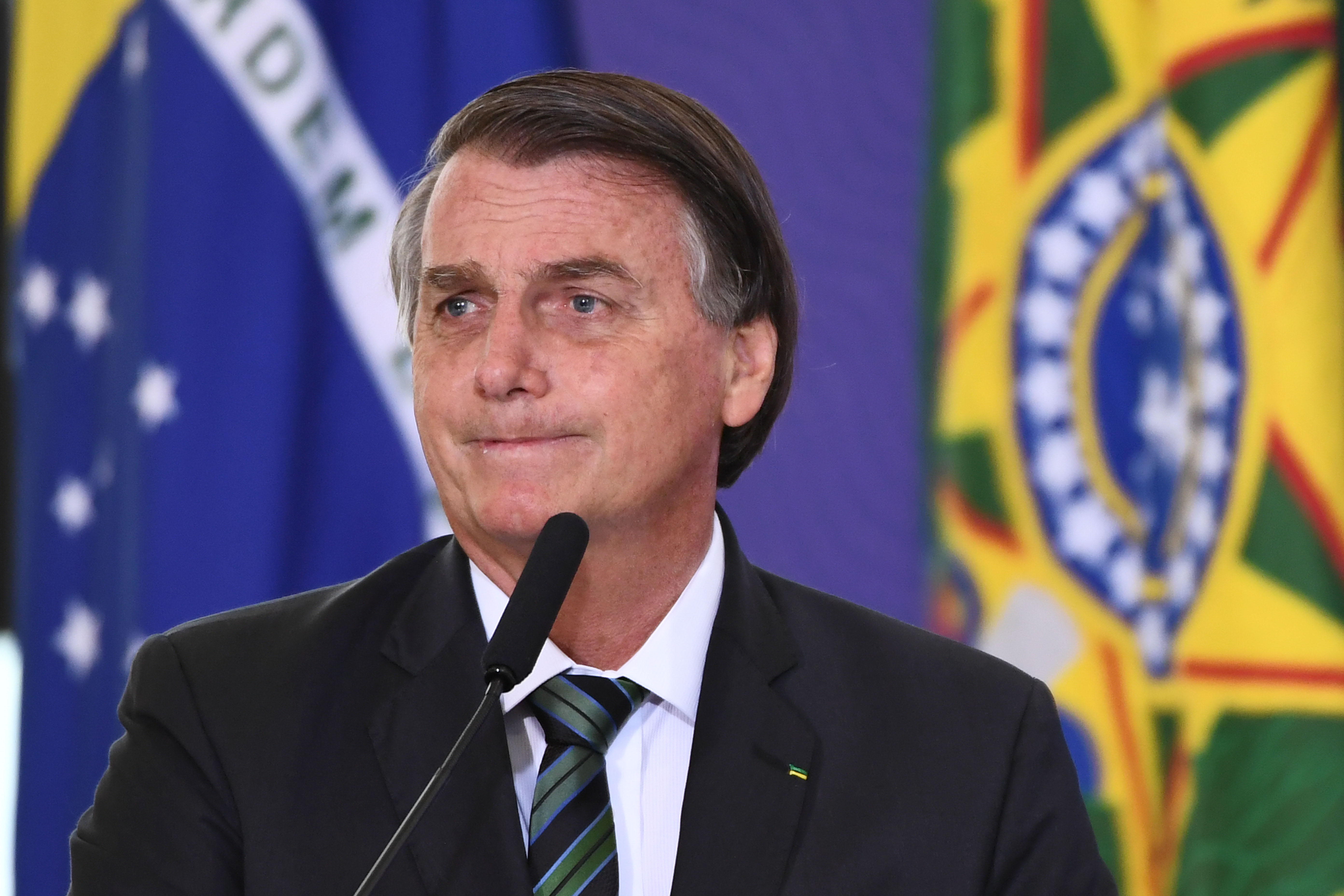 Bolsonaro dice que apuesta por la vacuna para que Brasil vuelva a la ...