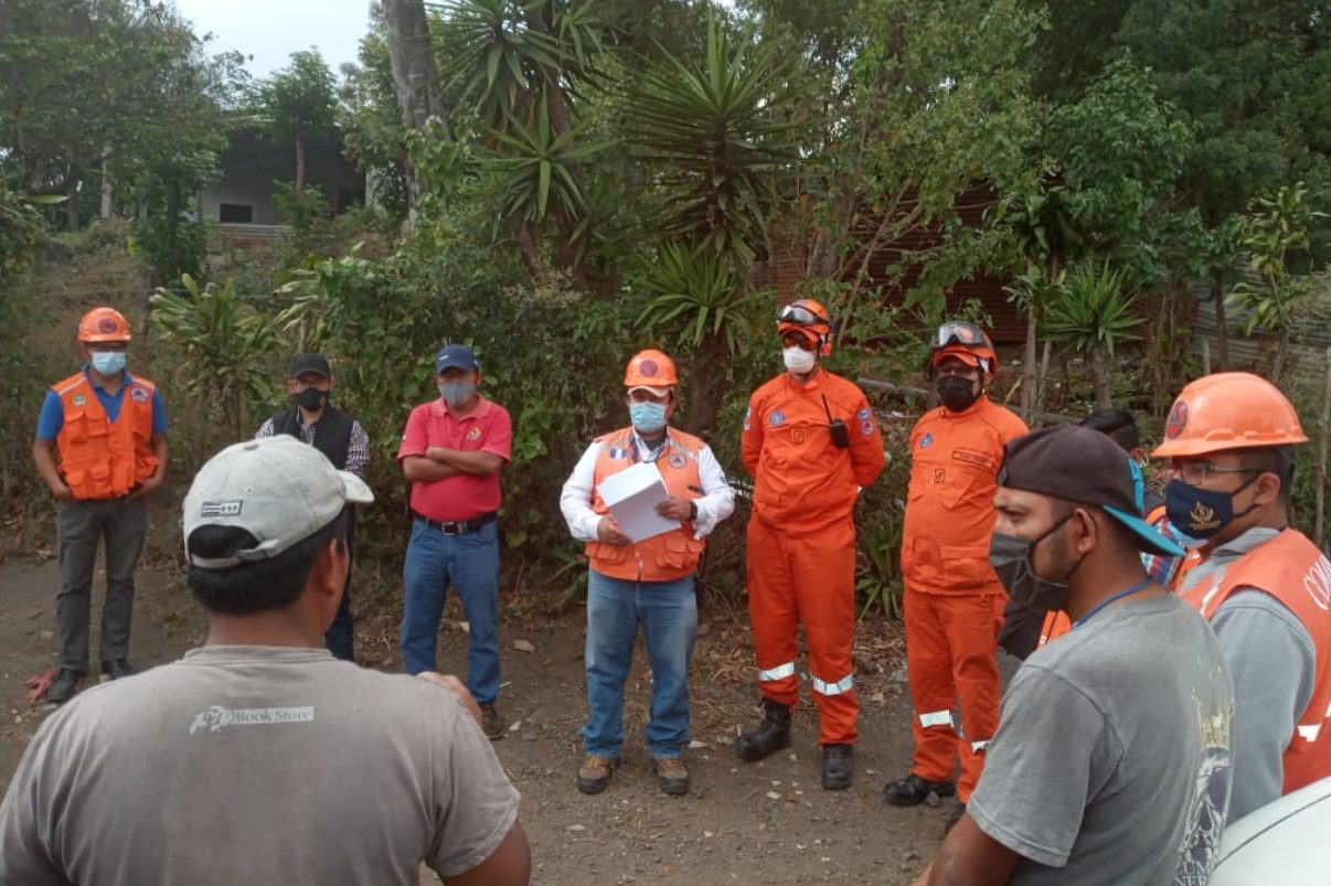 Declaran alerta roja en Alotenango por el Volcán de Fuego y esto ...
