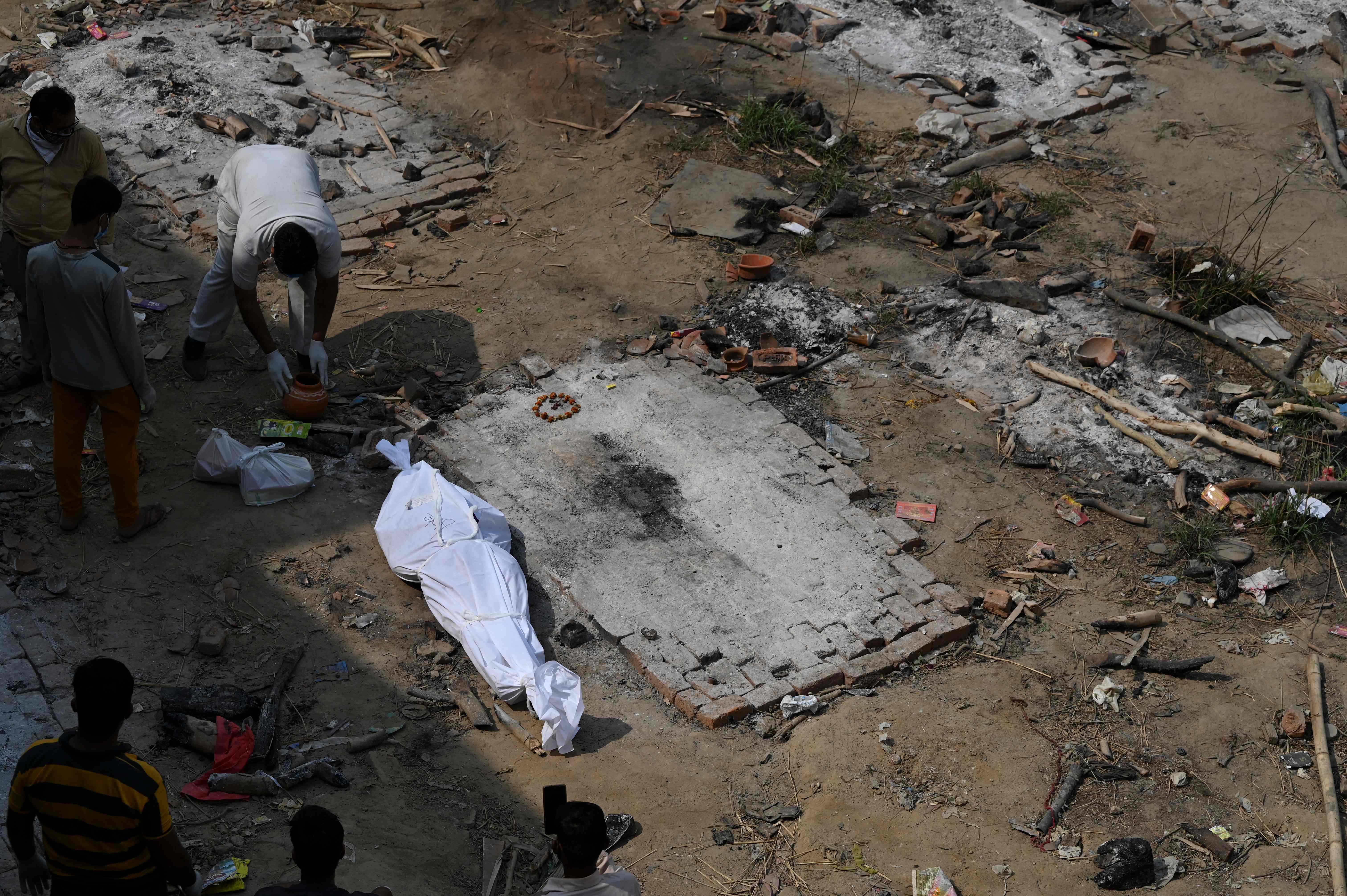 Récord de muertes en India entre críticas de los tribunales por ...