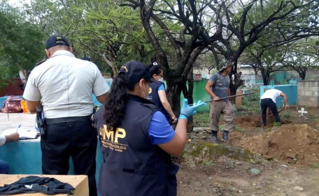 Continúan exhumaciones en Zacapa por el Caso Siekavizza