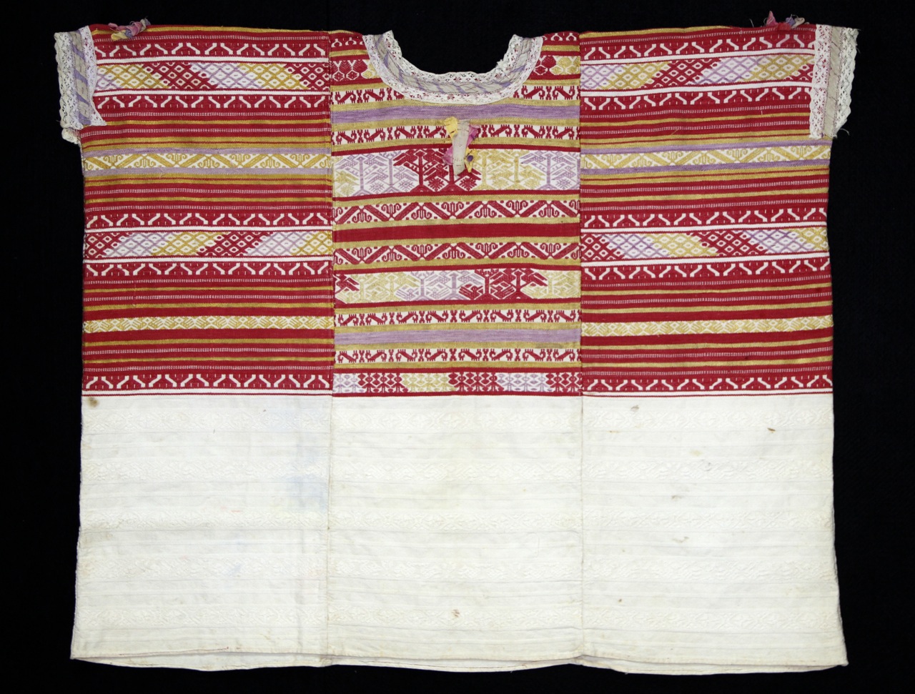 Indumentaria maya se adapta a los cambios