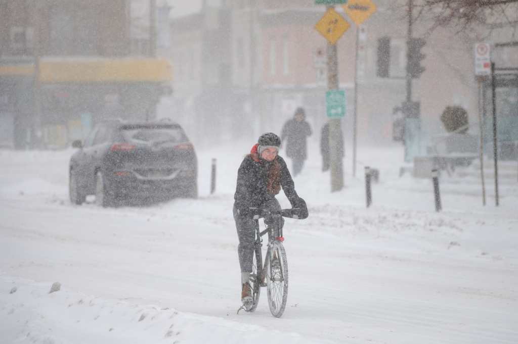 Tormenta invernal azota EE. UU. y Canadá y trastorna los viajes